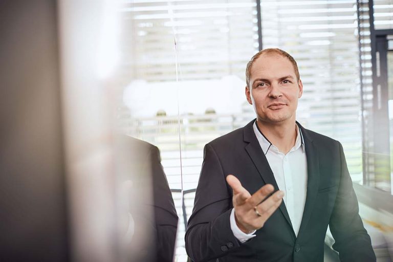 MP Logisitik | We connect the world | 100 % Logistik